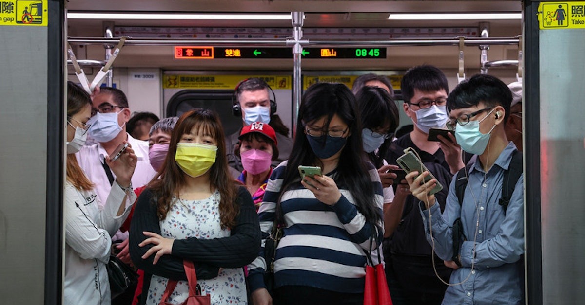 北捷車廂的「失衡」擁擠是個人私德問題，還是設計不良所導致？ - TNL The News Lens 關鍵評論網