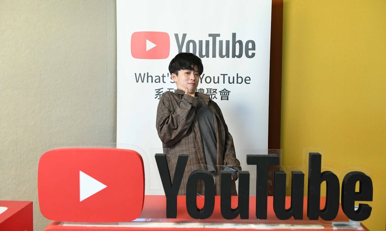 百萬YouTuber HOOK剛贏得走鐘獎就爆勞資糾紛？「非自願離職」「資遣費」引發兩派網友熱議 - TNL The News Lens 關鍵評論網