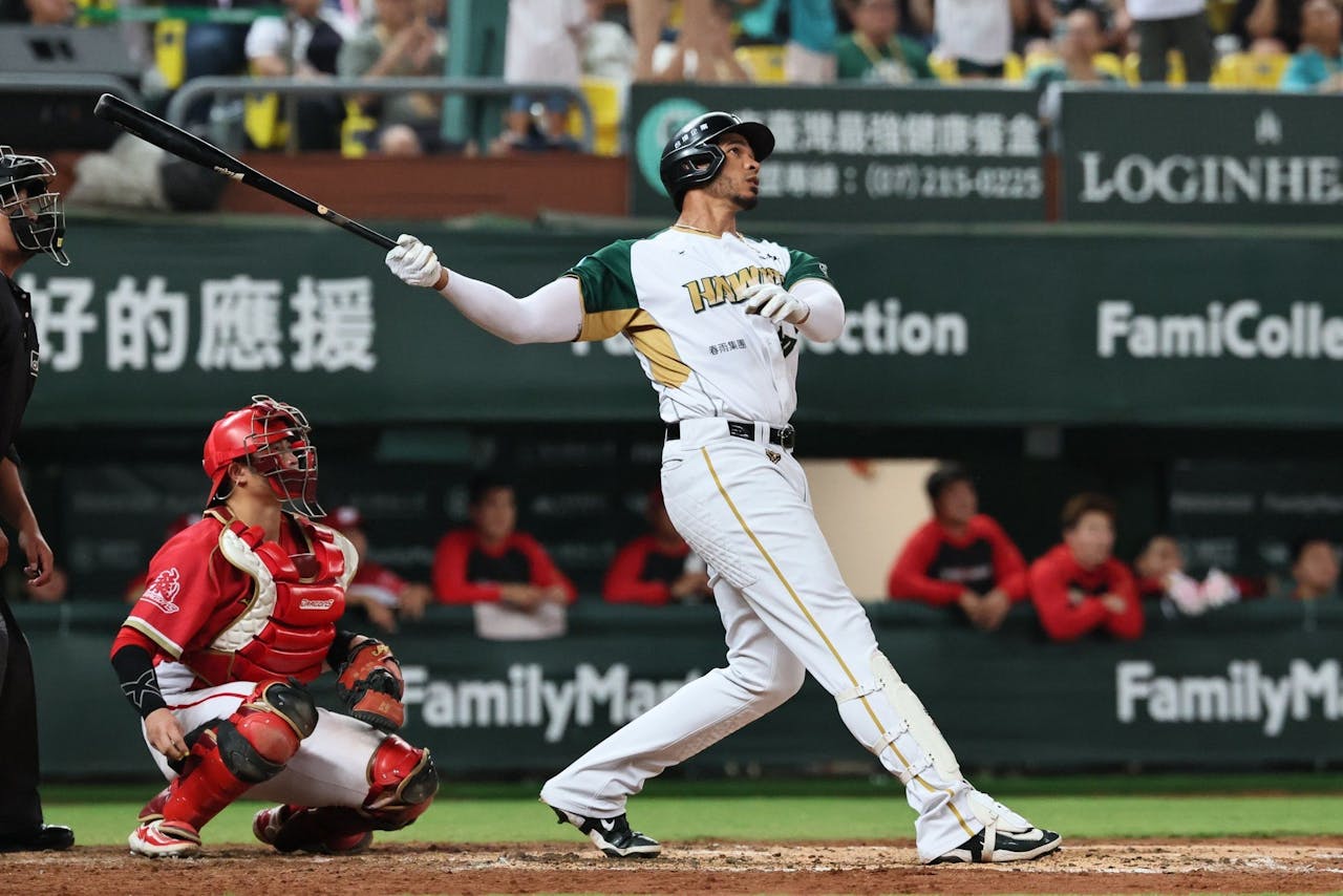 《CPBL Y36》港都大哥的霸氣開轟，魔鷹用動作告訴你狀態有多火燙 _p.2 - 中職 - 棒球 | 運動視界 Sports Vision