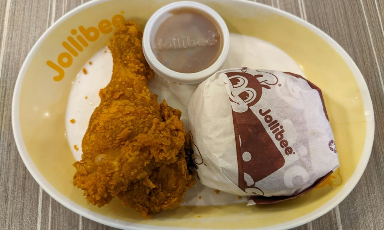 菲國必吃的本土速食連鎖餐廳：有速食界龍頭「快樂蜂」，也有知名燒烤店Mang Inasal - TNL The News Lens 關鍵評論網