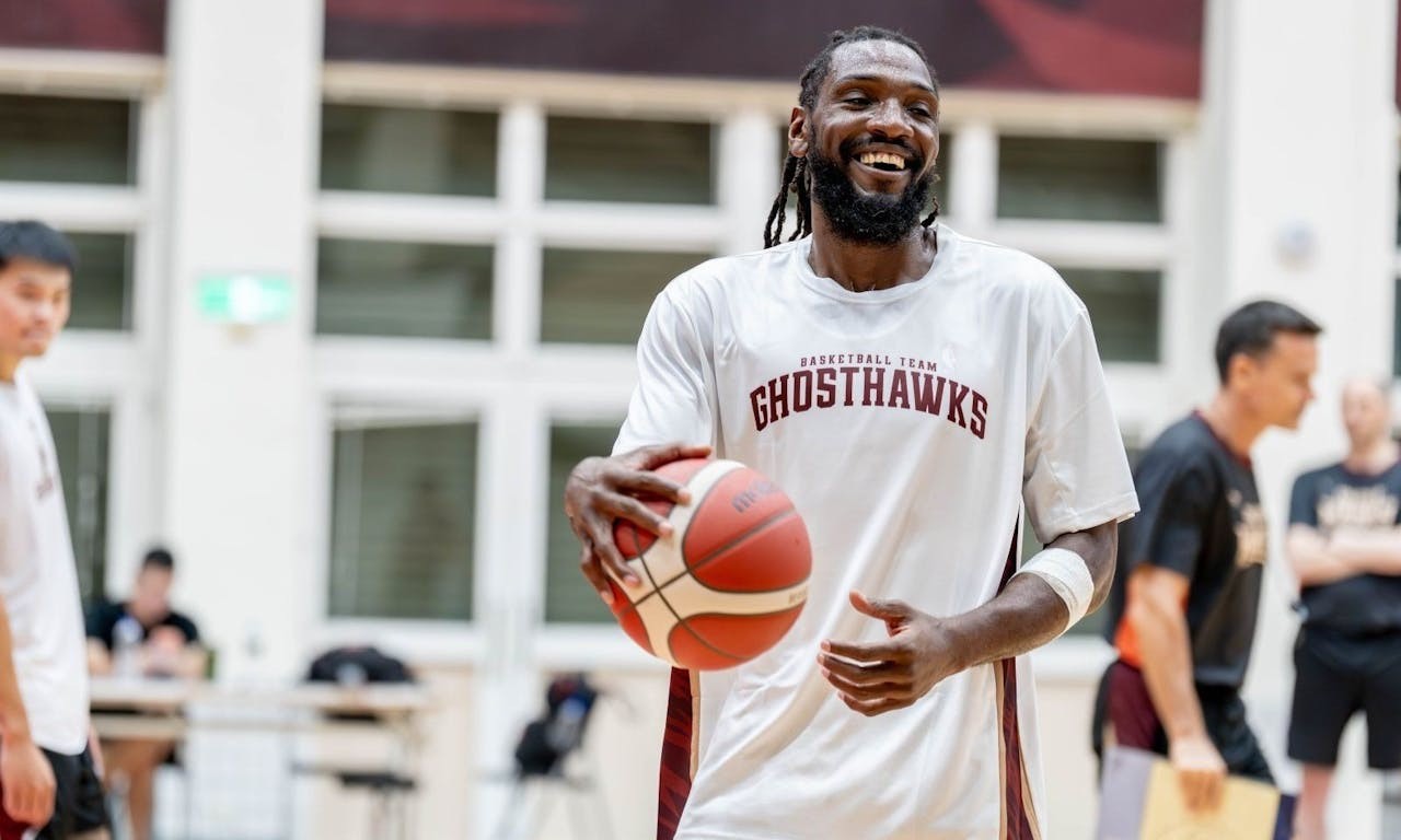 「多搶一個籃板，我媽就能多活幾年！」半獸人 Kenneth Faried 從NBA到台灣的籃球路 - NBA - 籃球 | 運動視界 Sports Vision