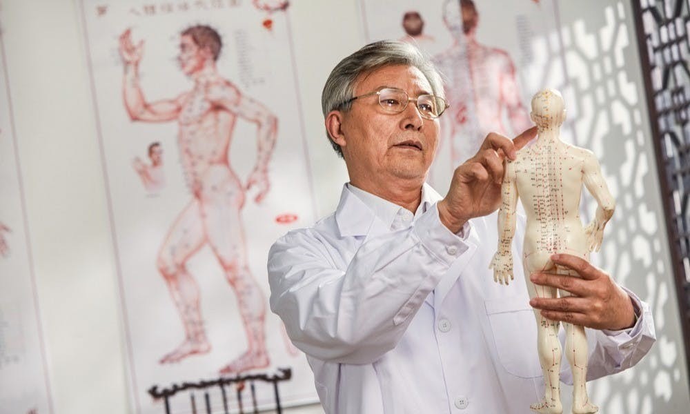 《找痛點，審微恙》：中藥真的沒有副作用嗎？針、灸有何不同？ - TNL The News Lens 關鍵評論網