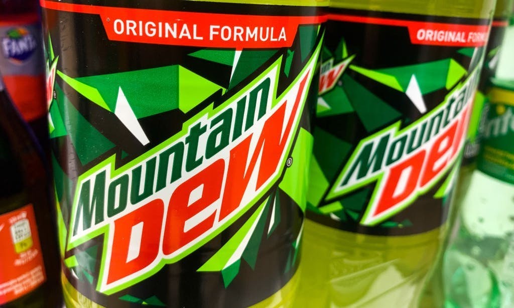 美國兩黨副總統候選人自稱愛喝Mountain Dew，為何這對品牌來說不是件好事？ - TNL The News Lens 關鍵評論網
