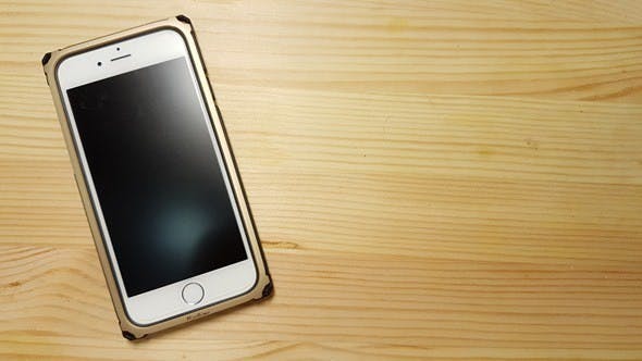 不用再怕iPhone摔歪了！Miottimo 星寰金屬邊框軟硬兼施，吸震、強化保護你的手機 (104634) - Cool3c