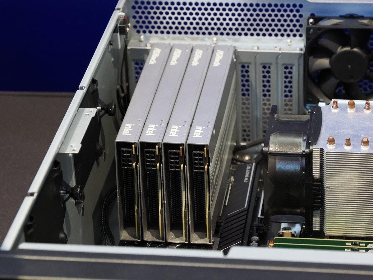 Intel Project Battlematrix首次軟體更新使LLM Scaler v1.0提升1.8倍效能 #Arc Pro B系列 (242284) - Cool3c