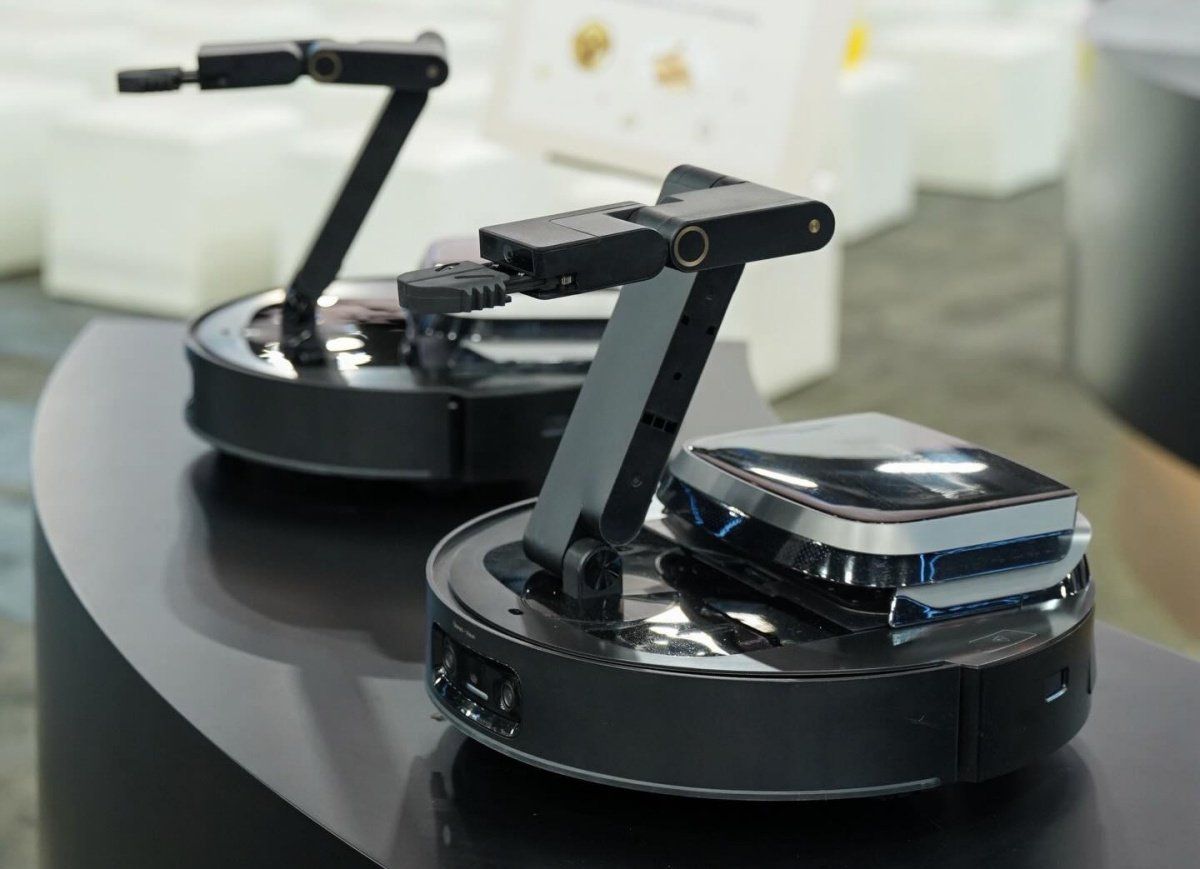 CES 2026：追覓 Cyber 10 Ultra 導入機械手臂設計 並展示可爬樓梯的 Cyber X 概念機 #Dreame ...