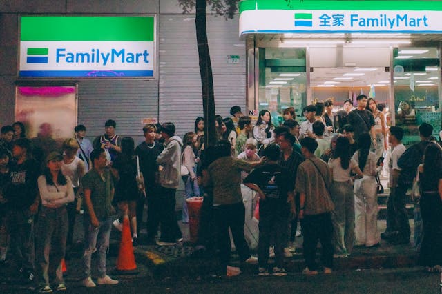 或許台北人需要的，只是一個超大的KTV包廂：Fake Sober到底在紅什麼？ - every little d