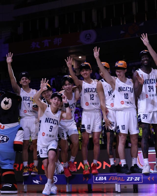 游艾喆蟬聯MVP助政大4連霸 UBA最終戰完美收尾 - 學生籃球 - 籃球 | 運動視界 Sports Vision