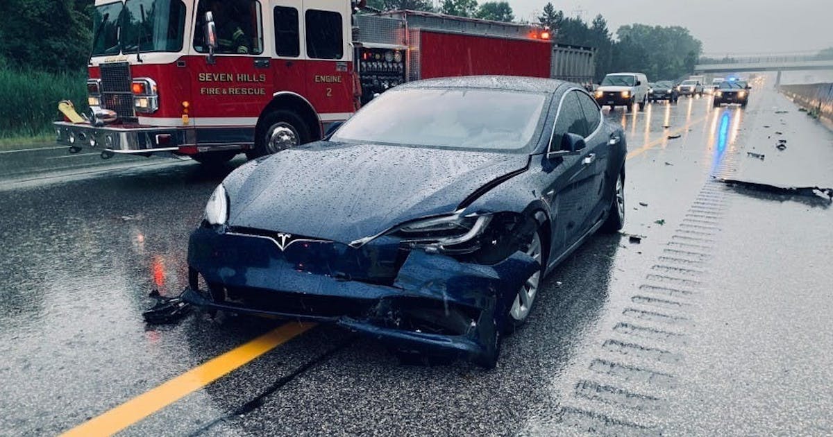 特斯拉 Model X 自撞釀死後與前蘋果工程師家屬和解，金額未公開 - INSIDE