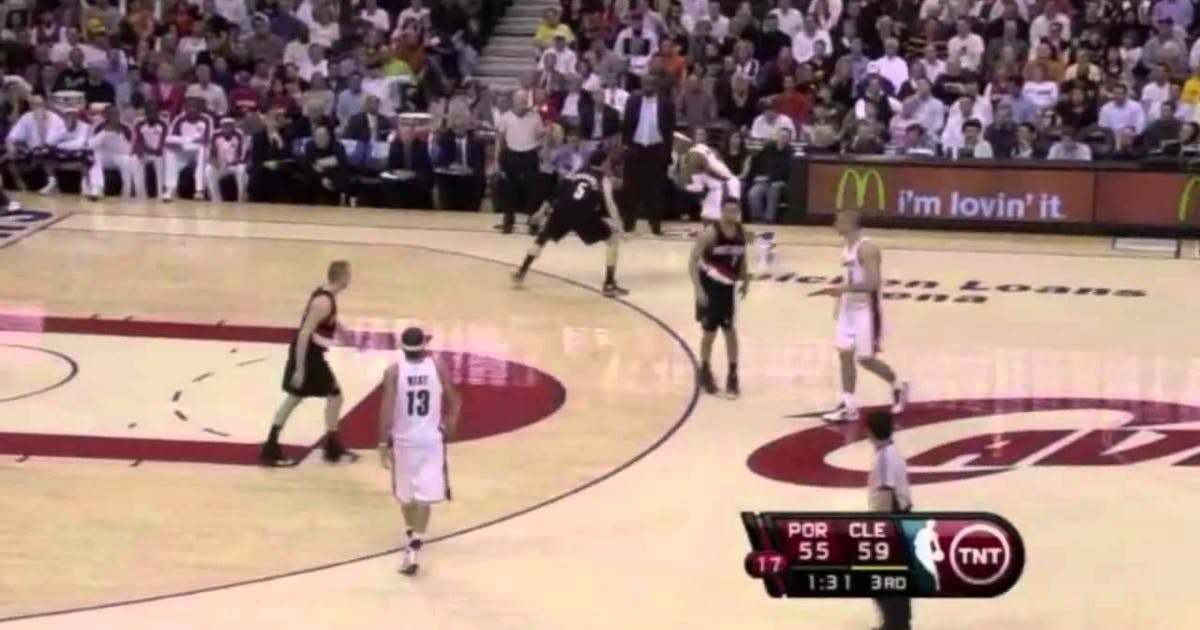 《NBA戰術版》Cross Screen 是什麼呢？這大概是最常見的掩護戰術 - NBA - 籃球 | 運動視界 Sports Vision