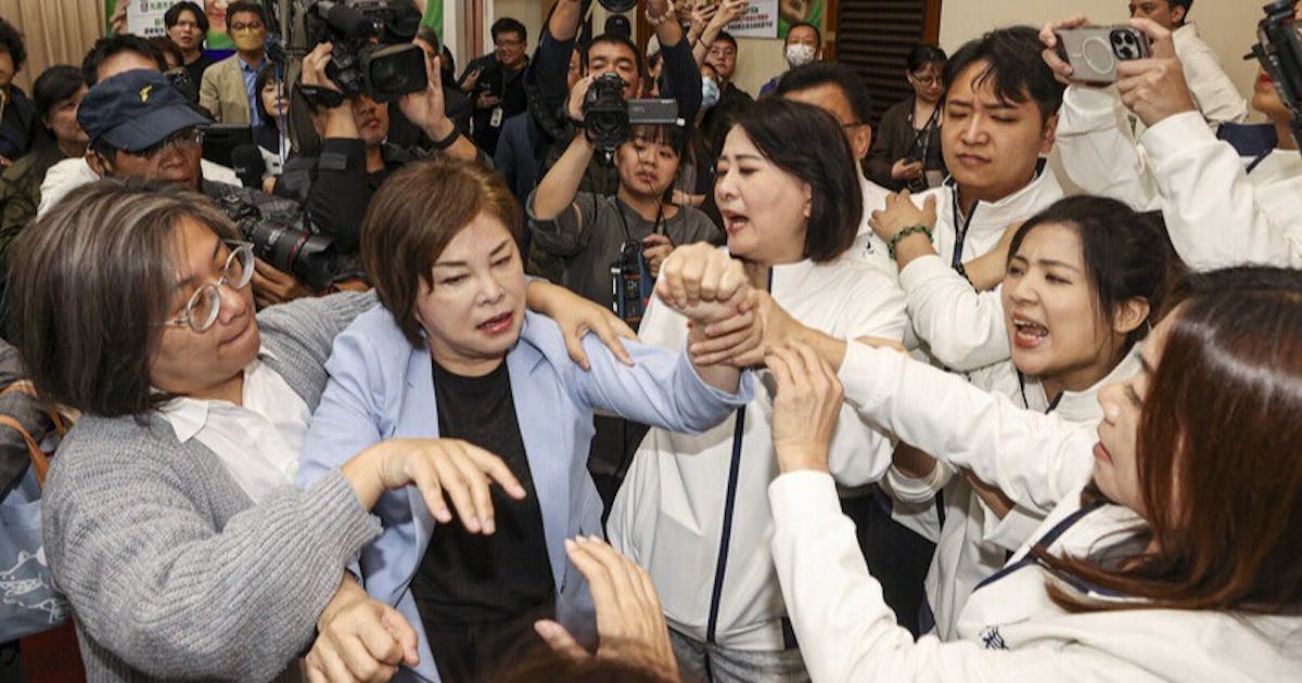 《財劃法》初審藍綠衝突中3分鐘送出委員會，陳玉珍稱牙齒被撞掉 - TNL The News Lens 關鍵評論網