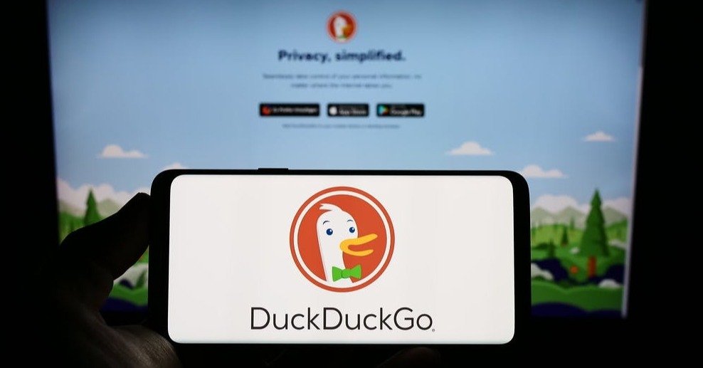 又一搜尋加 AI！DuckDuckGo 推「鴨助手」幫你補充摘要 - INSIDE