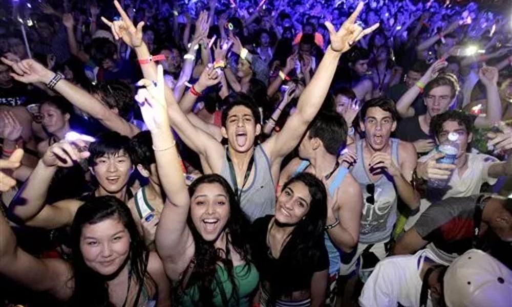 This 'Racy' Pop Song was Too Much for Malaysia's State Media - The News ...