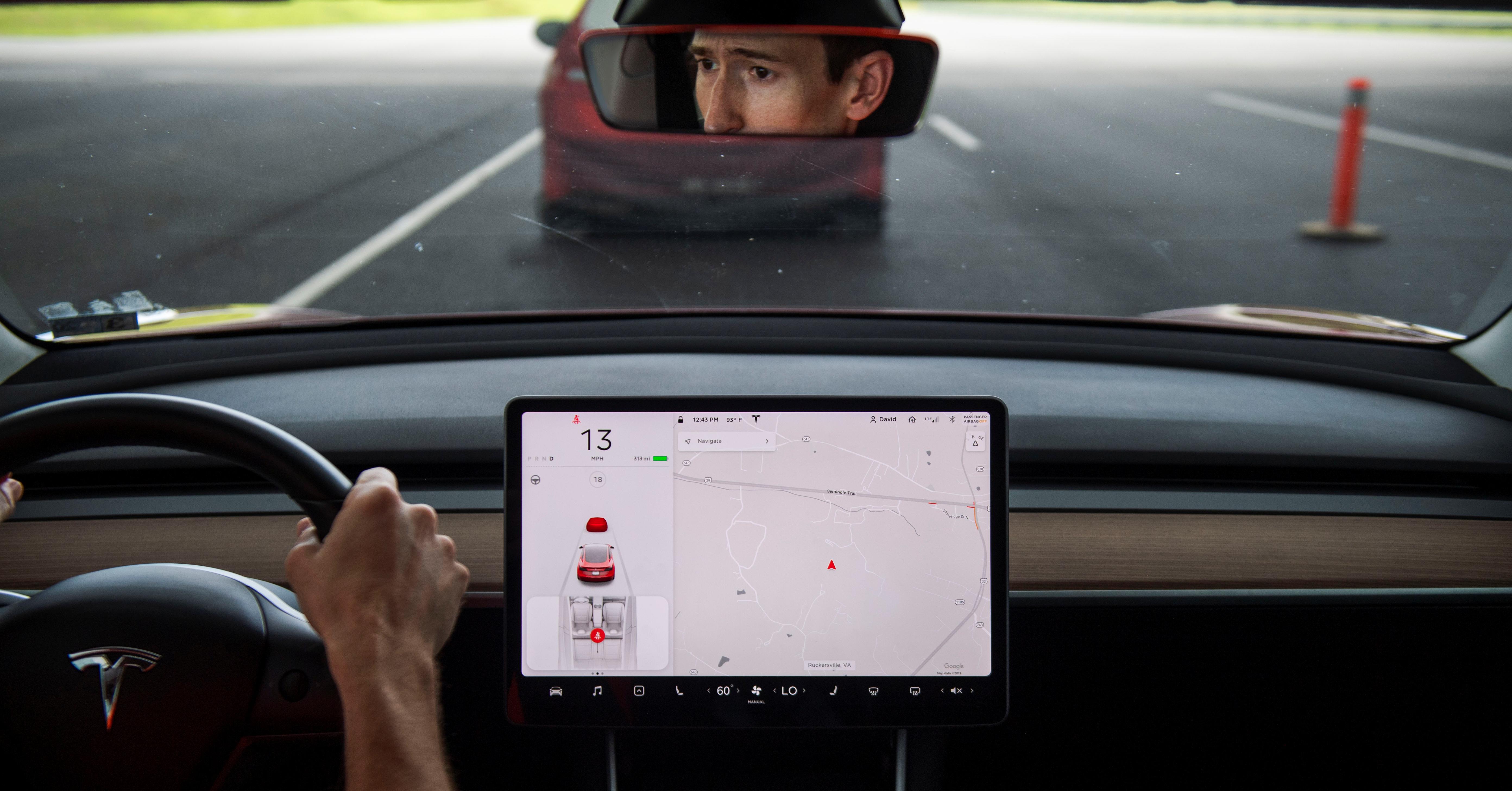 Elon Musk 承認：Tesla Model 3 神秘鏡頭就是為無人計程車超前部署的 - INSIDE